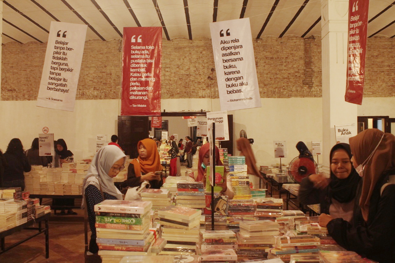 Upaya Meningkatkan Literasi Melalui Festival Patjar Merah – LPM Dimensi